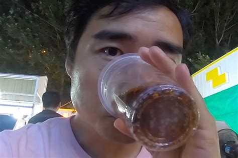大姨子和媳妇在鞍山明达夜市请我吃夜宵，吃牛腰子，喝香槟，真爽凤凰网视频凤凰网