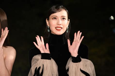 『母性』戸田恵梨香×永野芽郁、煌びやかな超ロングドレスで日比谷を鮮やかに魅了！東京国際映画祭レッドカーペット、オフィシャルレポートが到着