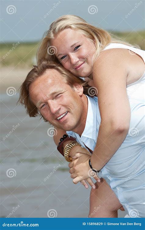 Vader En Dochter Stock Afbeelding Image Of Mens Oceaan 15896829