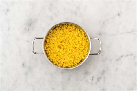 Rijsttafel met gehaktballetjes in satésaus en kip Recept HelloFresh
