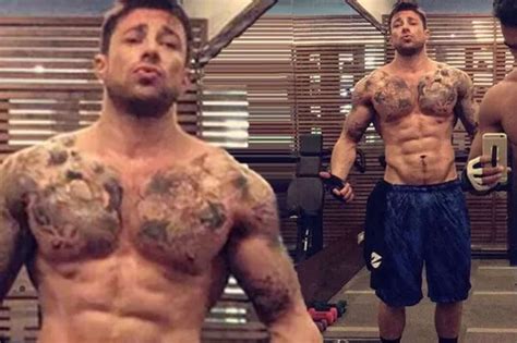 Duncan James Reveals New Ripped Body As He Flexes His Muscles In Half