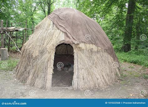 An Exhibit Displaying Native American Housing Wigwam At Fort Ancient
