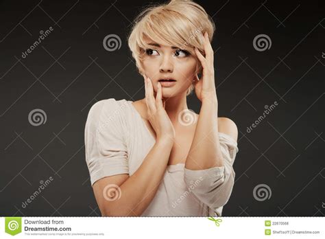 Mujer Joven Caliente Foto De Archivo Imagen De Pista 22670568