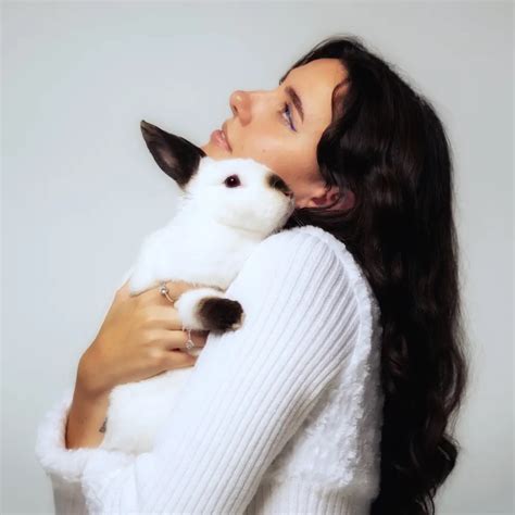 Pretty Girl Artists Crownnote