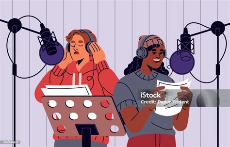 사운드 레코드 스튜디오의 뮤지션 전문 가수들이 손에 종이를 들고 노래를 부릅니다 헤드폰을 쓴 팝 아티스트가 마이크를 들고 노래합니다 보컬 리허설에 있는 보컬리스트 평면 벡터