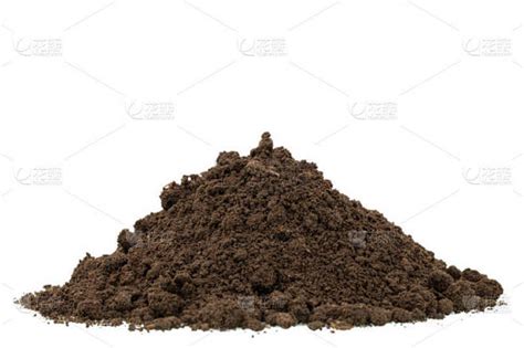 在白色背景下隔绝的土堆