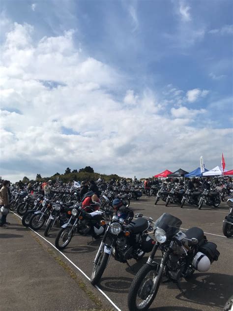 プレアデスさんの投稿した愛車情報 Sr400 Srミーティング。 凄い台数のsr圧倒さ ｜バイクのカスタム ツーリング情報ならモト