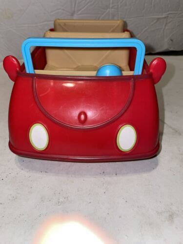 Peppa Pigs Red 4 Seater Convertible Talking Car And Pig Snorting Vehicle