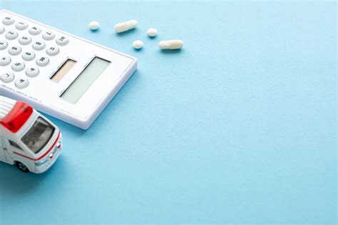 Photo Libre De Droit De Ambulance Japonaise Et Calculatrice Frais