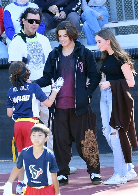 Gwen Stefani And Son Kingston 16 Watch Apollo Play Football Photos