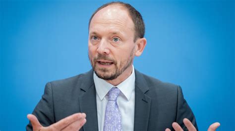 Angriffe Immer Heftiger Cdu Politiker Wanderwitz Tritt Ab