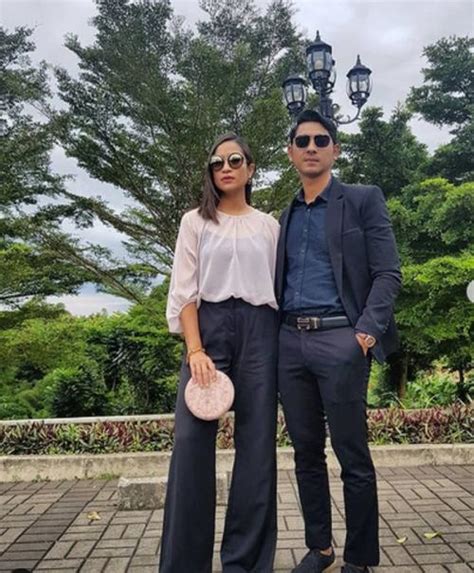 Potret Kompak Arya Saloka Dan Sari Nila Berkacamata Netizen Sama Mama Mertuaku Okezone Lifestyle