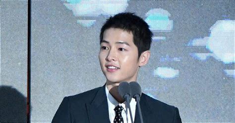 [사진]apan 대상 수상소감 전하는 송중기