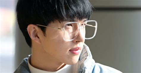 빅스 켄 네모 안경 잘 어울리죠 사진