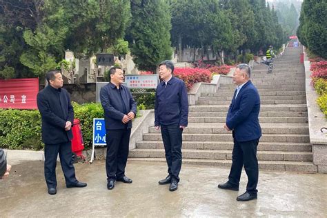 济宁市民政局 民政信息 济宁市民政局党组书记、局长岳根才督导邹城市清明节文明祭扫和森林防火工作