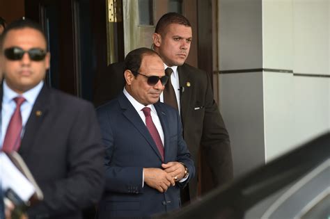 رسائل متبادلة بين السيسي وأمير قطر في استقبال الرئيس المصري لوزير
