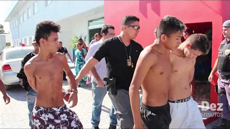 Jovens São Presos Por Tráfico De Drogas Na Zona Leste Youtube