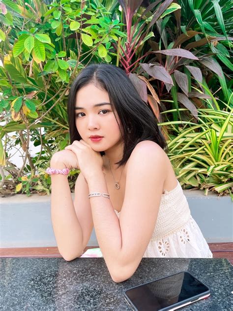 មិត្តស្រី នាយព្រែក កញ្ញា ឈិន មុន្នីនាថ សម្រស់កាន់តែស្អាត ឡើងឃ្យូត