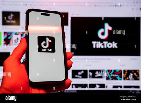 Tik Tok Logo Hi Res Stock Photography And Images Alamy