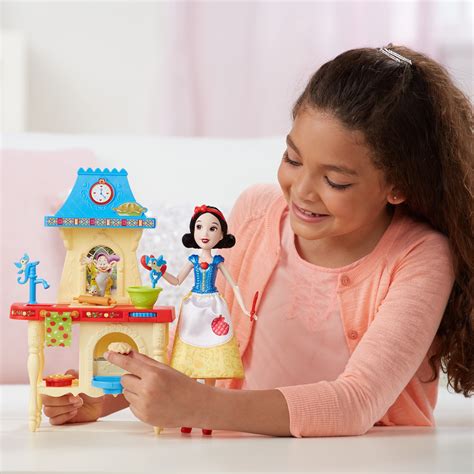 Disney Hasbro Stir N Bake Kitchen Snow White