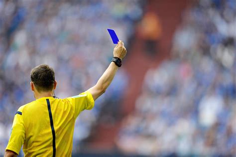 Blaue Karte Im Fußball Notwendige Regel Revolution Oder Der Völlig