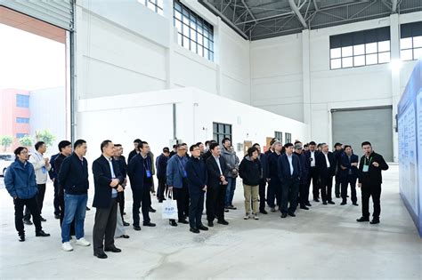 与会专家学者参观桥梁智能与绿色建造全国重点实验室 桥梁智能与绿色建造全国重点试验室
