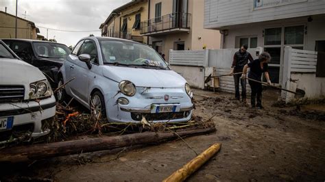 Chi Sono Le Vittime Identificate Del Nubifragio In Toscana La Stampa