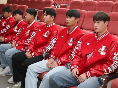 Ssg 랜더스 2024년 신인 선수 교육 및 입단식 실시 핸드폰닷컴