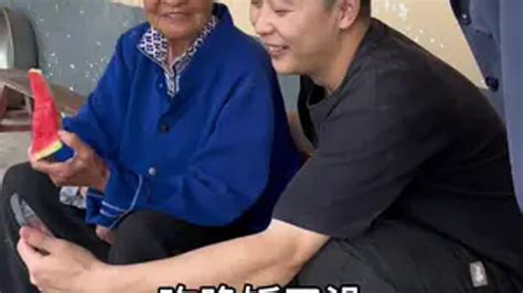 每次总是来了没一会就走了，外婆以为是她煮的饭不干净，其实是太忙了，好不容易下雨了，今天没干活，今天来外婆家改善下伙食马二娃的一家 我的乡村生活