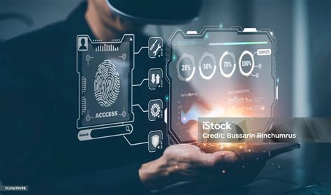 Vr 안경을 착용 남자 가상 터치 스크린 비트 코인 그래프 화면 화면 아이콘 미디어 화면 통신 및 마케팅 개념과 기술 프로세스 시스템 사업 빅 데이터 Hr 인간 비즈니스