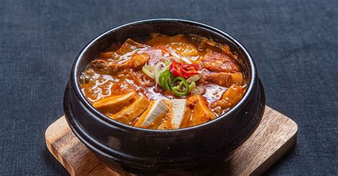 한국인이 가장 좋아하는 한국 음식은 김치찌개 1위[한국갤럽]