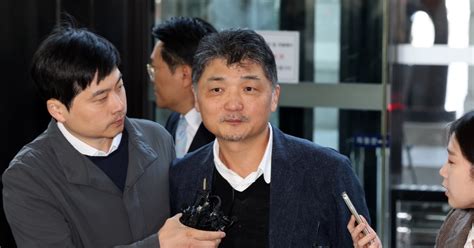 수사 칼날 김범수 겨눴다…카카오 창사 이래 최대 위기 [종합]