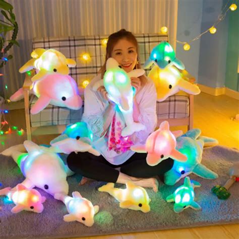 귀여운 크리에이티브 빛나는 플러시 장난감 돌고래 인형 어린이용 cm 빛나는 LED 조명 동물 장난감 다채로운 인형 베개 사랑스러운 어린이 선물 플러시 장난감