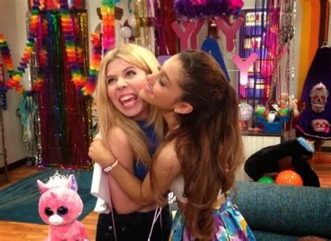 Nickalive Nickelodeon Italy To Premiere Sam And Cat In November 2013