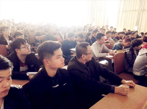 车辆工程学院分专业进行深入开展就业指导大会