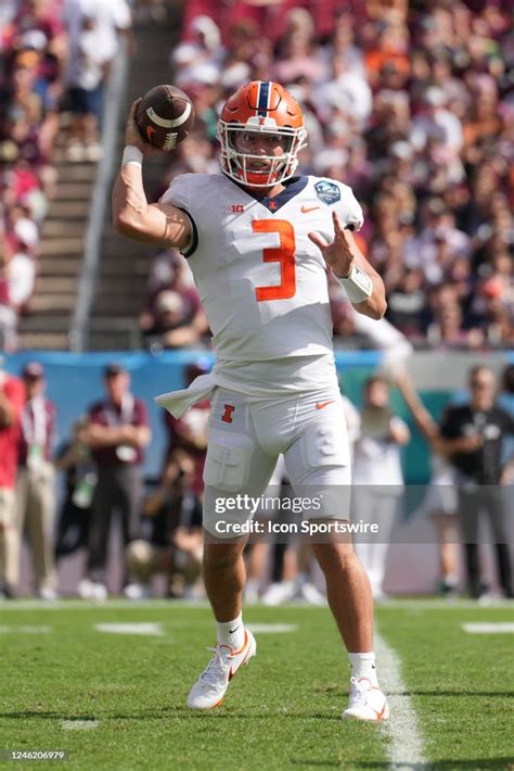 Illinois Fighting Illini Quarterback Tommy Devito Makes A Pass News Photo Getty Images