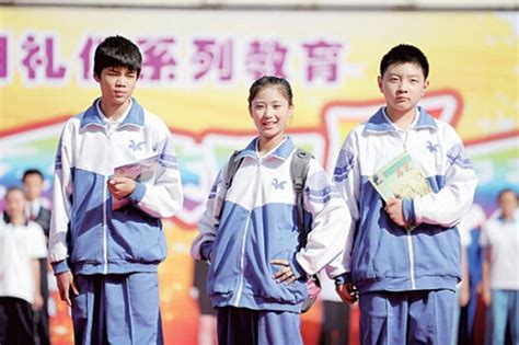 世界各国女生校服对比，欧美校服太成熟，中国校服两极化严重！