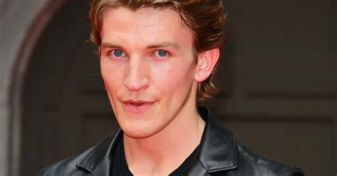Quién Es Ewan Mitchell El Actor Que Encarna Al Príncipe Aemond