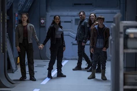 Lost In Space Season 3 Reviews Updates Ratings Release Date And More