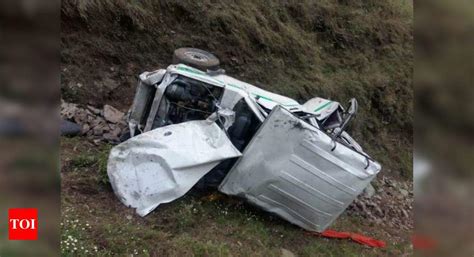 2 Dead 14 Injured After Car Falls Into Gorge In Himachals Kupvi