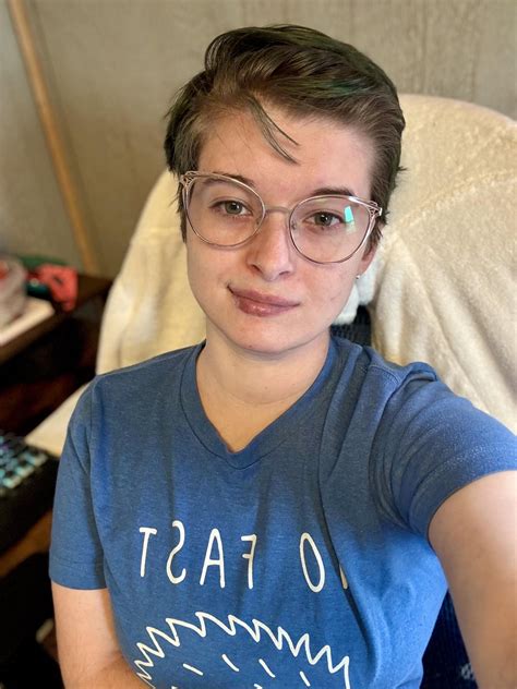 Im Doing My Best To Work On My Confidence By Posting No Makeup Selfies