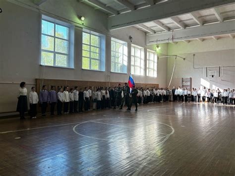 6 мая в средней школе №77 прошла торжественная церемония поднятия Государственного флага