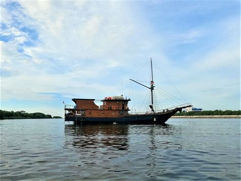 Benetta Liveaboard Ocean Earth Travels