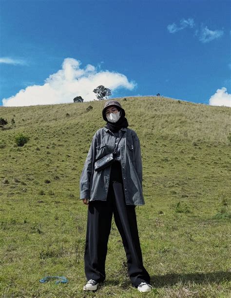 10 Outfit Naik Gunung Wanita Hijab