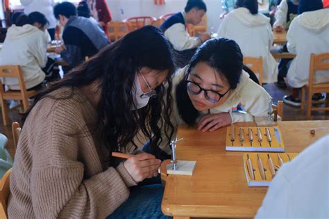 “非遗文化传承实践基地”开展核雕技艺推广活动 苏州工艺美术职业技术学院