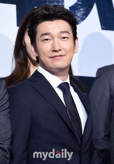 【photo】イ・ビョンホン＆チョ・スンウ＆ペク・ユンシクら、映画「インサイダーズ／内部者たち」vip試写会に出席“ファイト！” Kstyle