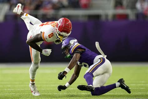 Download Football Action Catch Attempt Wallpaper
