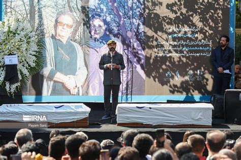 وداع با داریوش مهرجویی و همسرش ؛ حضور مردم و هنرمندان در تالار وحدت عکس