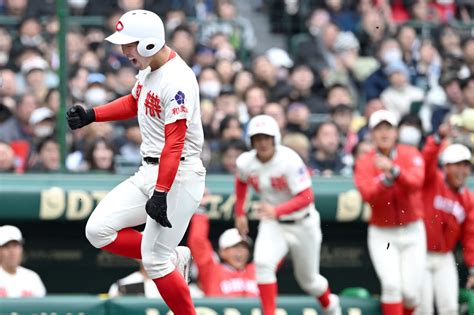 バーチャル高校野球 朝日新聞×朝日放送テレビ 智弁和歌山―横浜 二回表智弁和歌山1死一、三塁、大谷のスクイズで三塁走者福元が生還