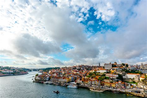 아침에 포르토 포르투갈 Douro 강과 포르투 의 역사적인 도시 풍경 0명에 대한 스톡 사진 및 기타 이미지 0명 강